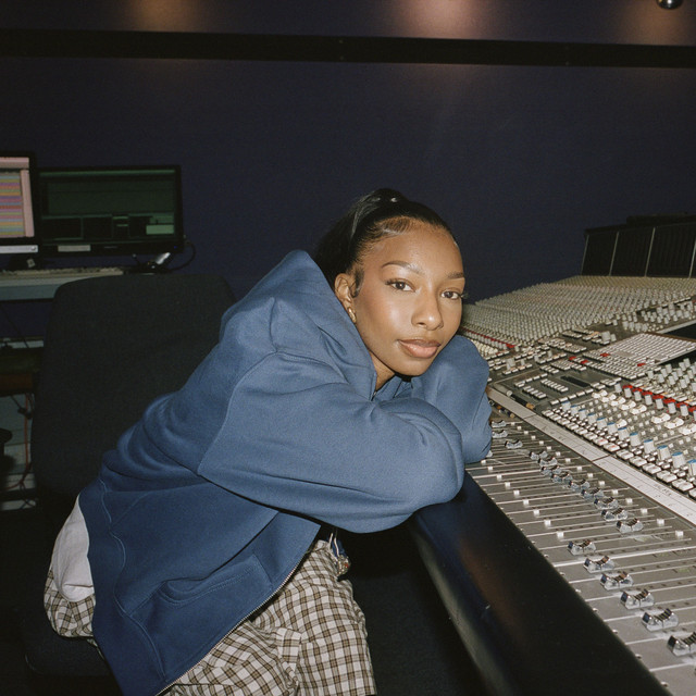 Nia Smith Artist Profile | Stereofox Music Blog - discover new music